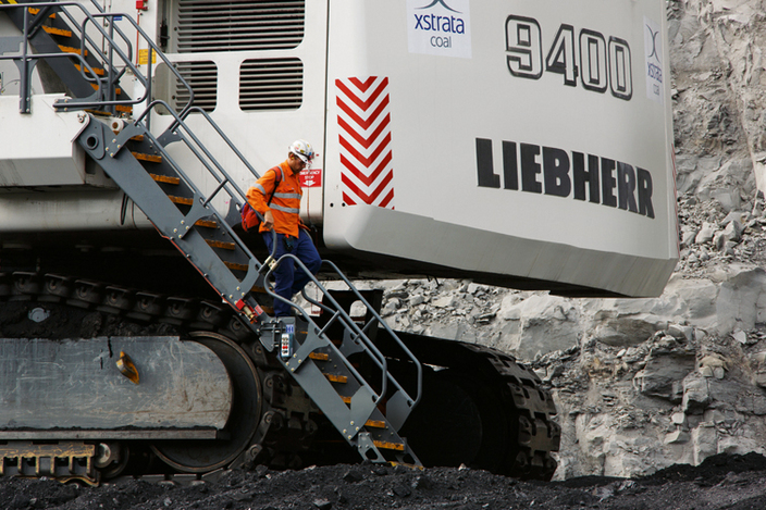 Liebherr at MINExpo 2012 - Exhibits - R 9400 Mining Excavator