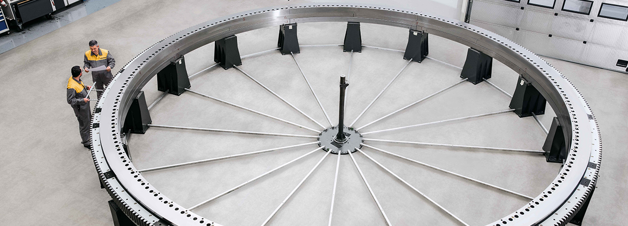 Slewing bearings - Liebherr