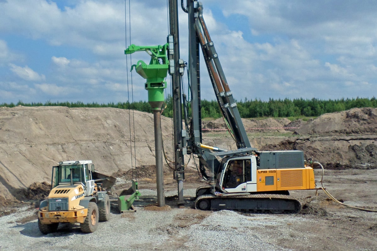 Deep compaction using vibro-compaction - Liebherr