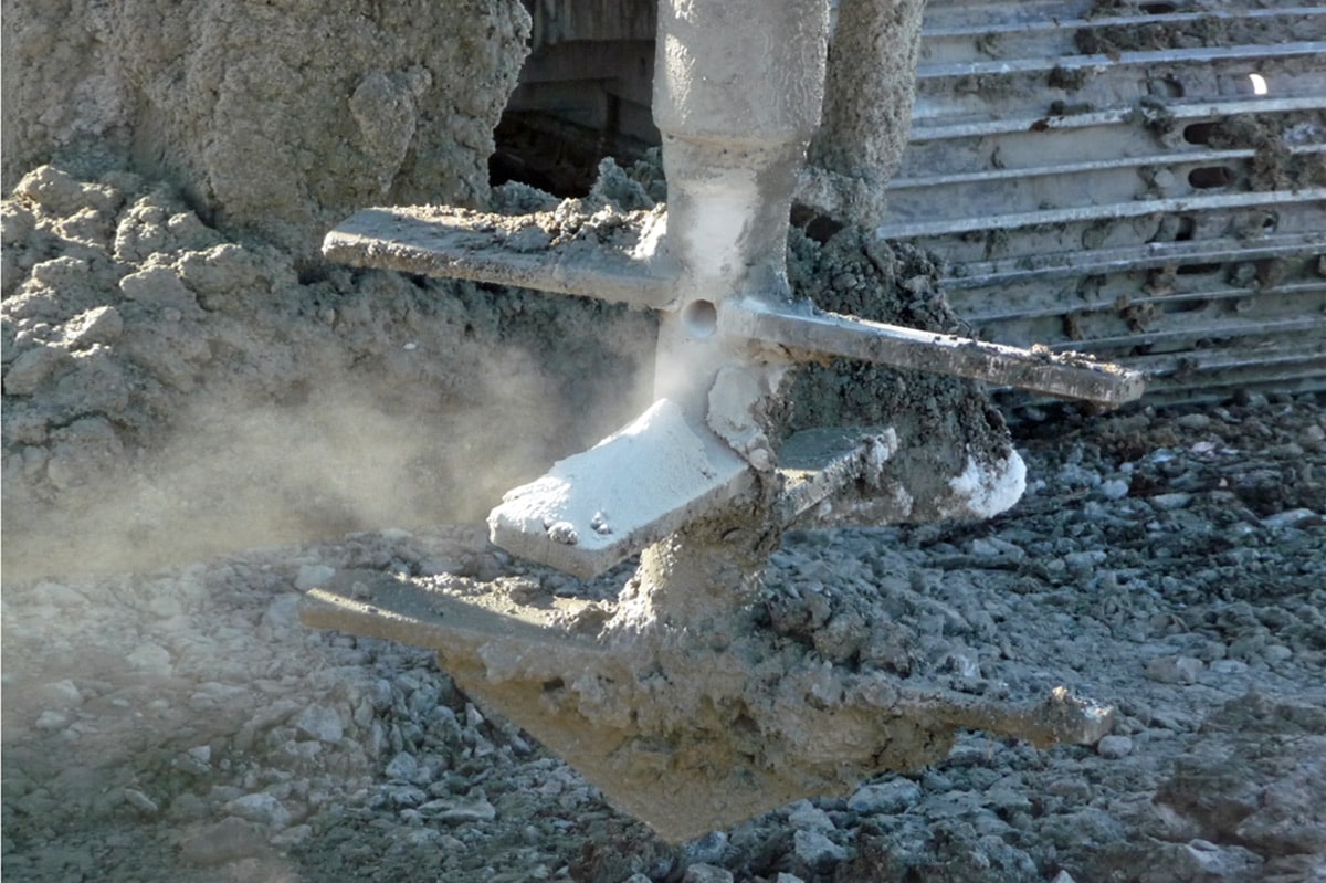 Dry soil mixing - Soil improvement for deep foundation - Liebherr