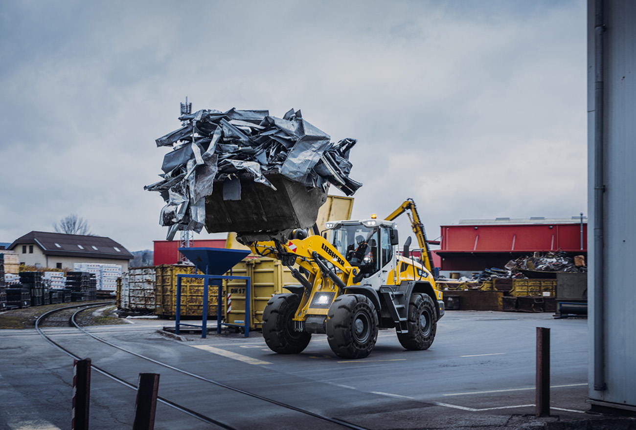 Steel-strength power in scrap handling | Liebherr