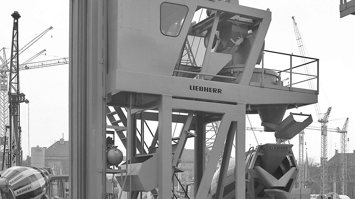 Liebherr on your site – then and now | Liebherr
