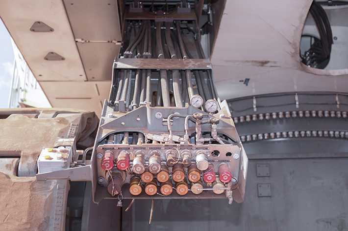 Liebherr launches R 9600: The next generation of hydraulic mining ...