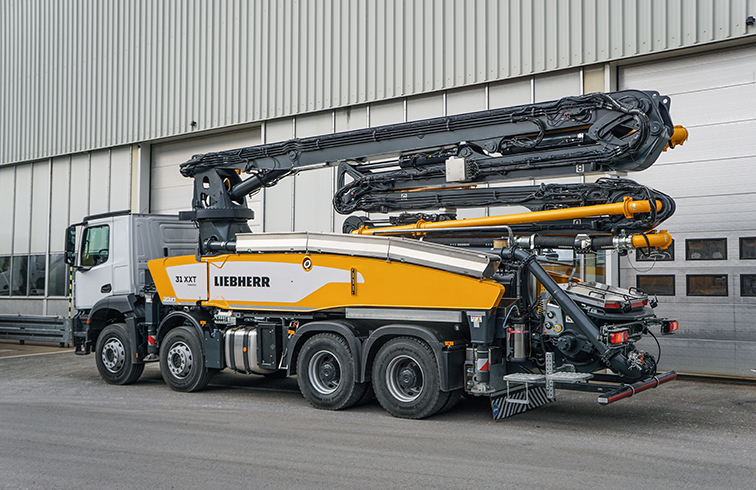 New 31 XXT truck mounted concrete pump from Liebherr: Perfection - especially in buildings ...