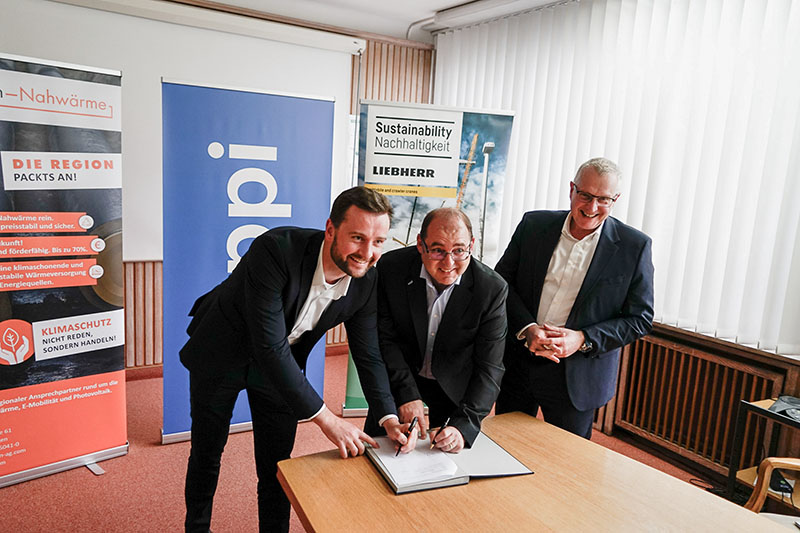 Abwärmevertrag unterzeichnet: Sappi, e-con und Liebherr starten ...