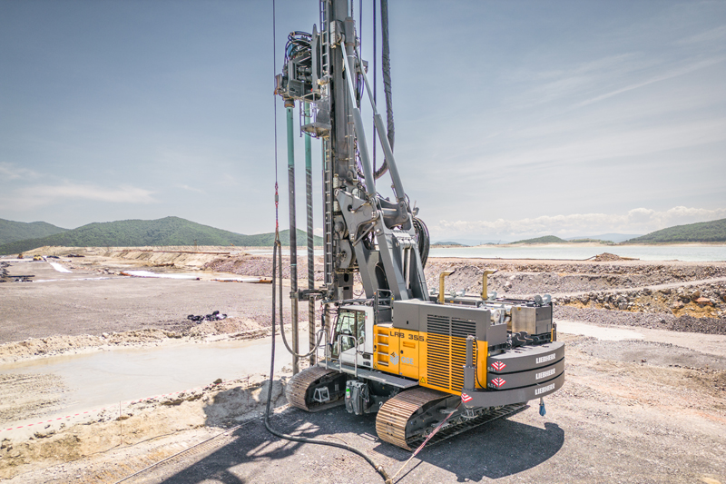 One soul on two stages | Liebherr