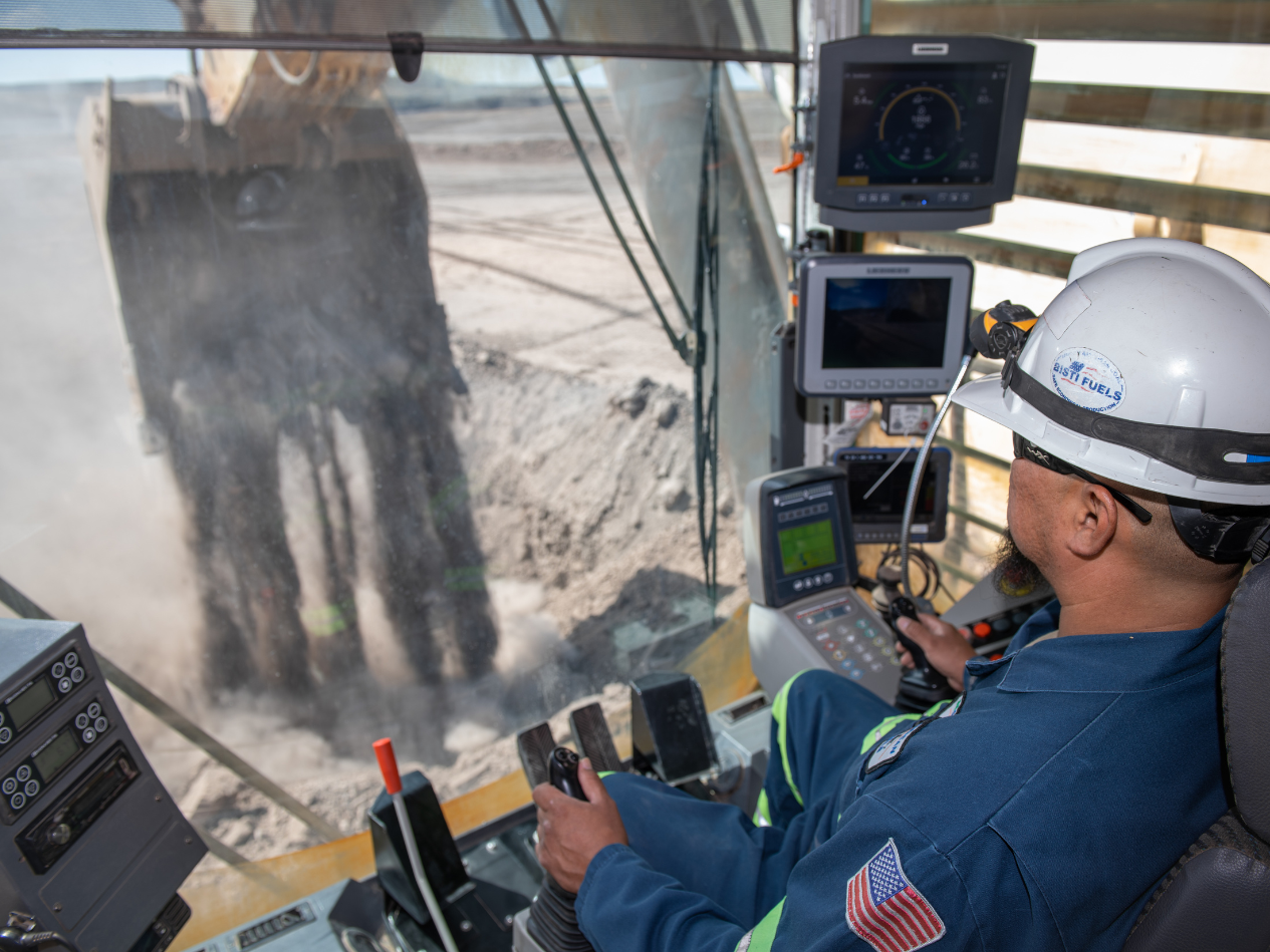 R 9400 helping restore native lands | Liebherr