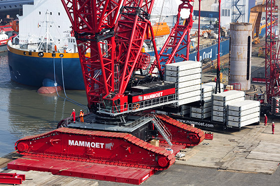 Einsatz Raupenkran LR 13000 mit PowerBoom - Liebherr