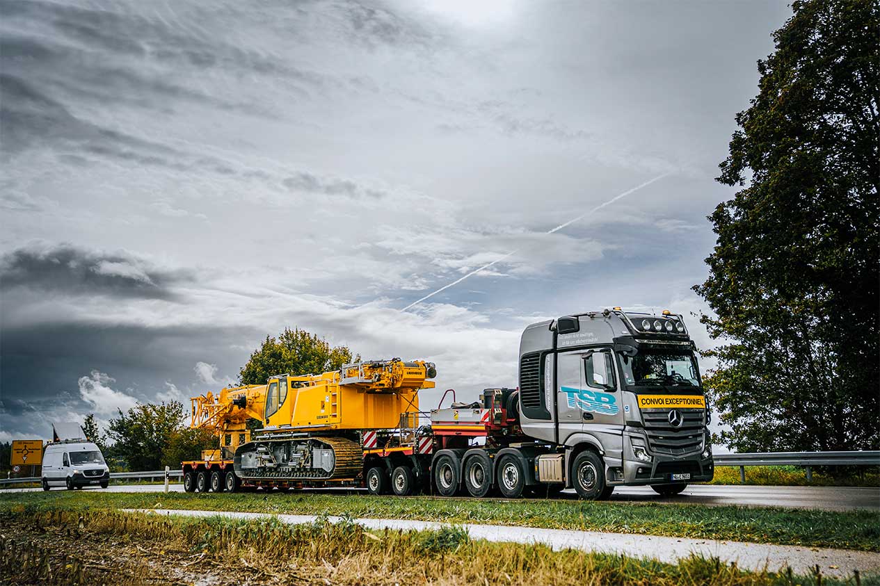 Compact and strong, transport in one | Liebherr